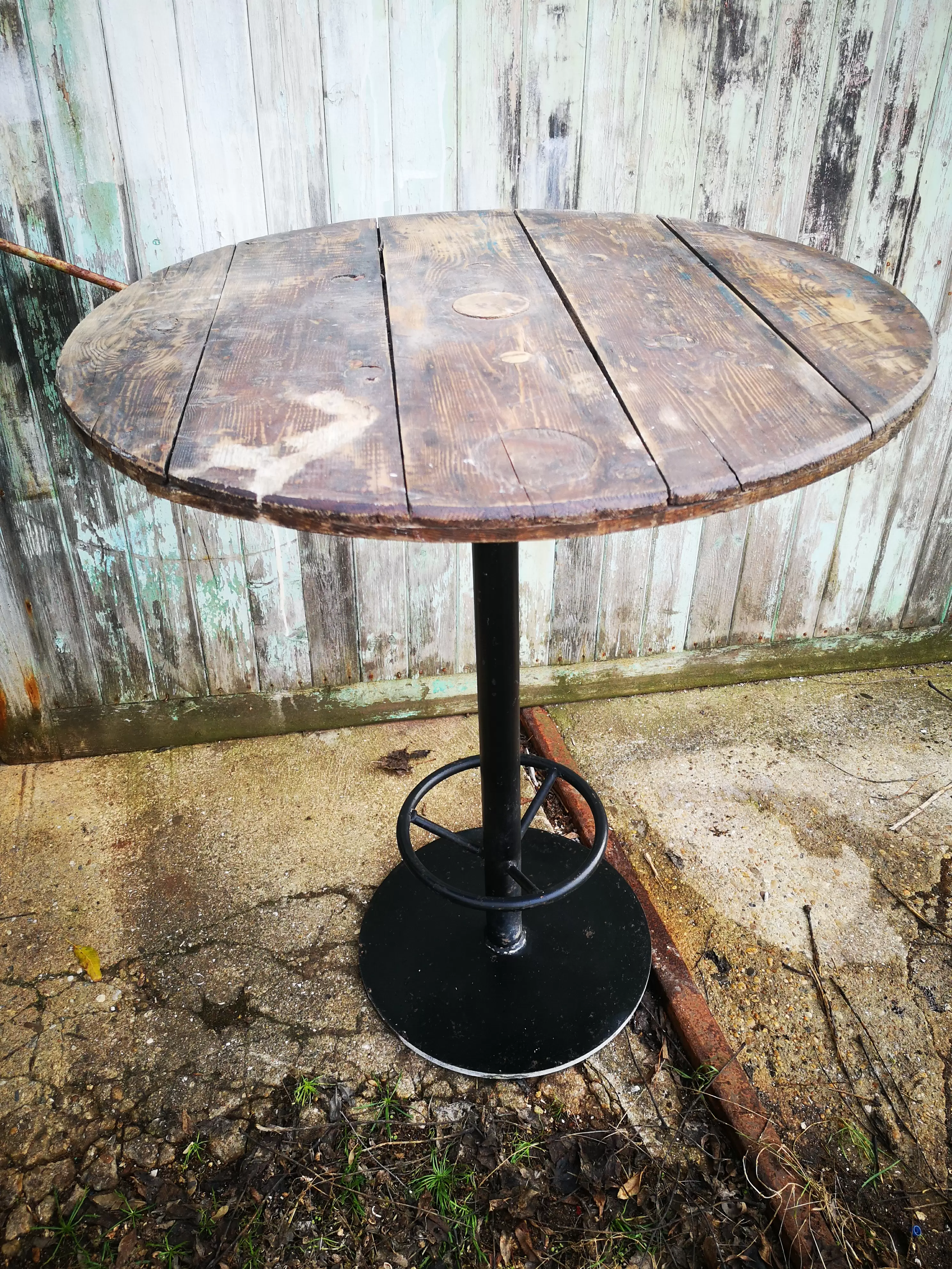 Eat standing up | Brikbroc, online flea market