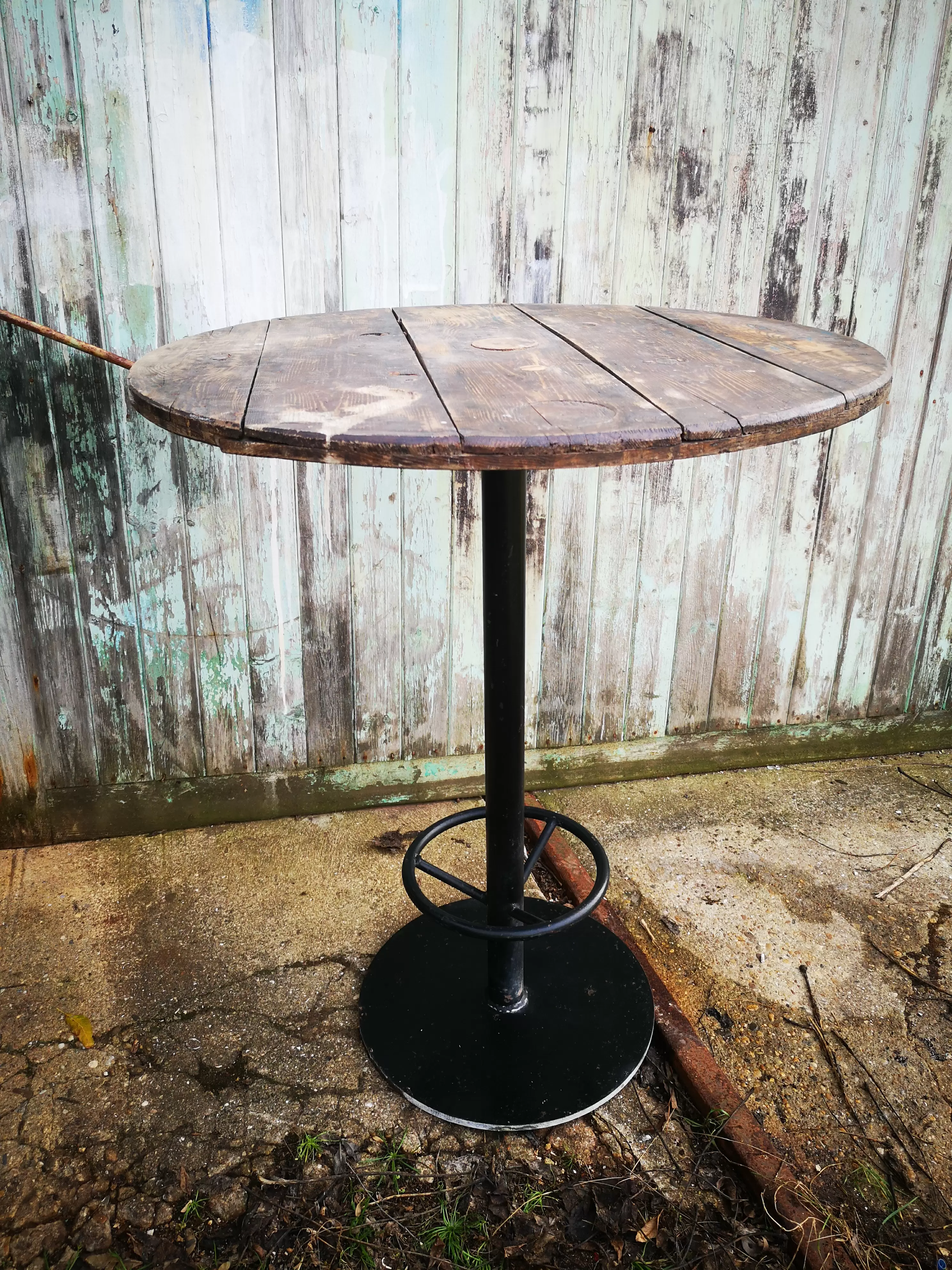 Eat standing up | Brikbroc, online flea market