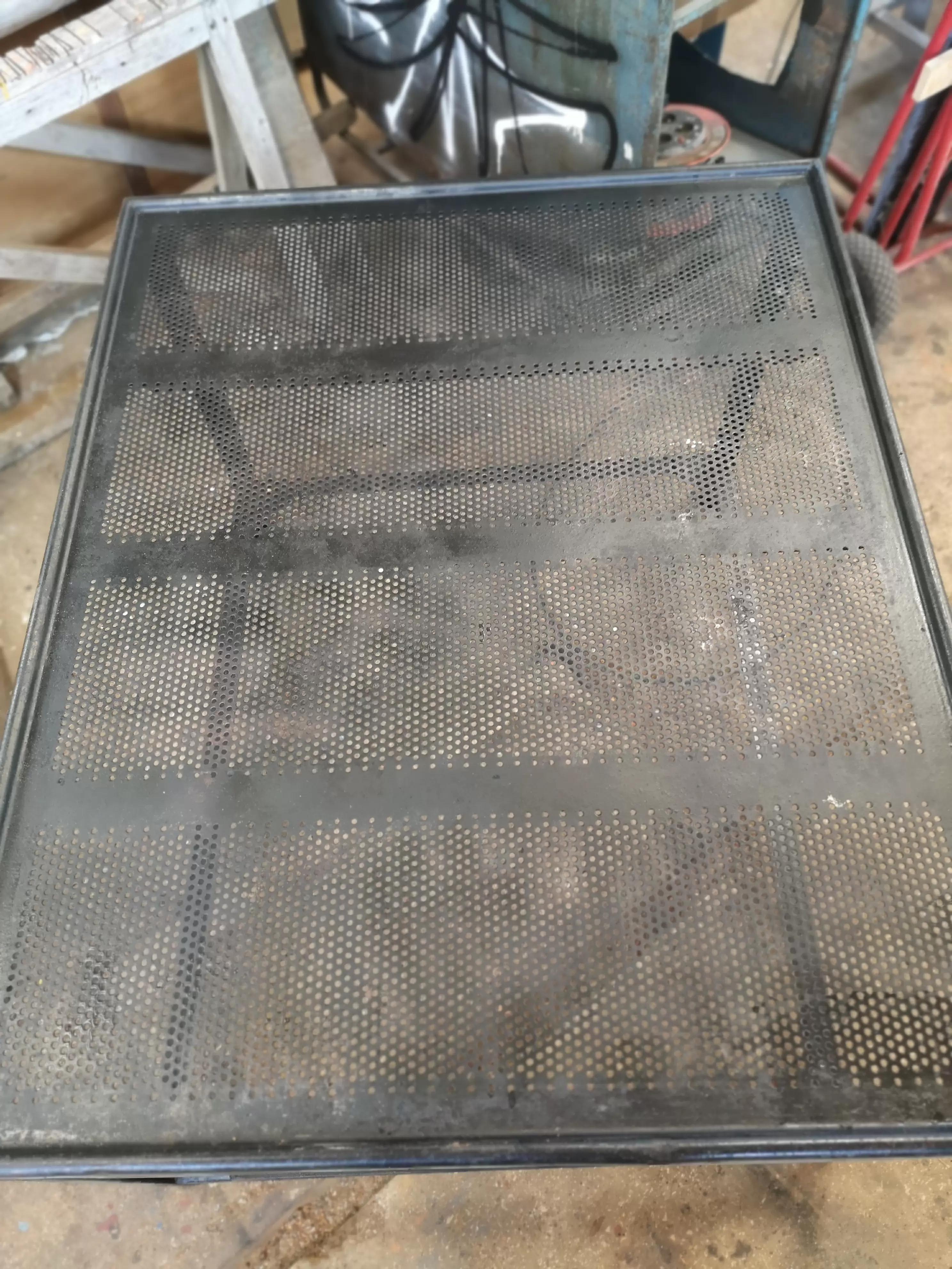 Perforated steel table | Brikbroc, online flea market