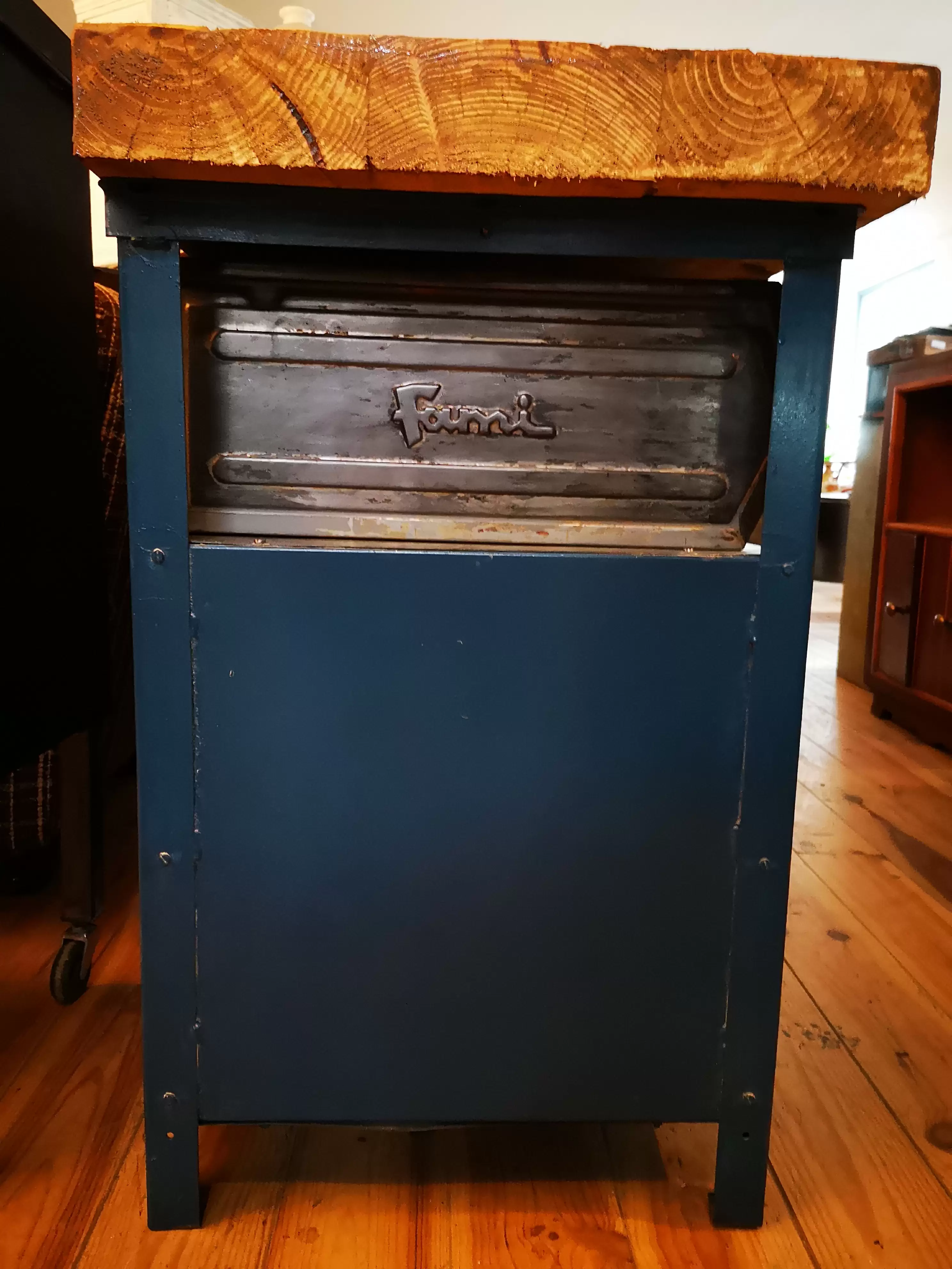 Small space-saving workbench | Brikbroc, online flea market