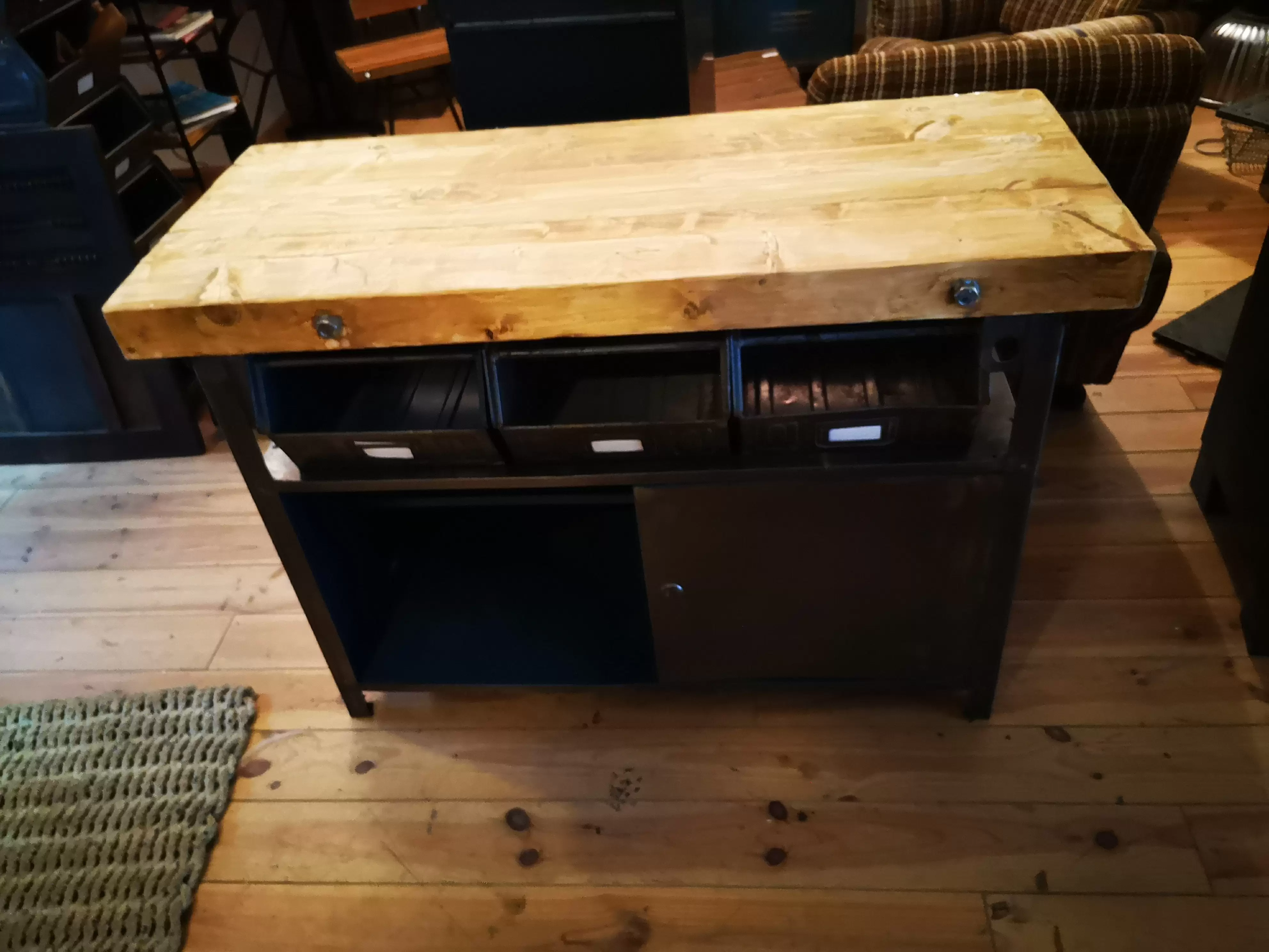 Small space-saving workbench | Brikbroc, online flea market