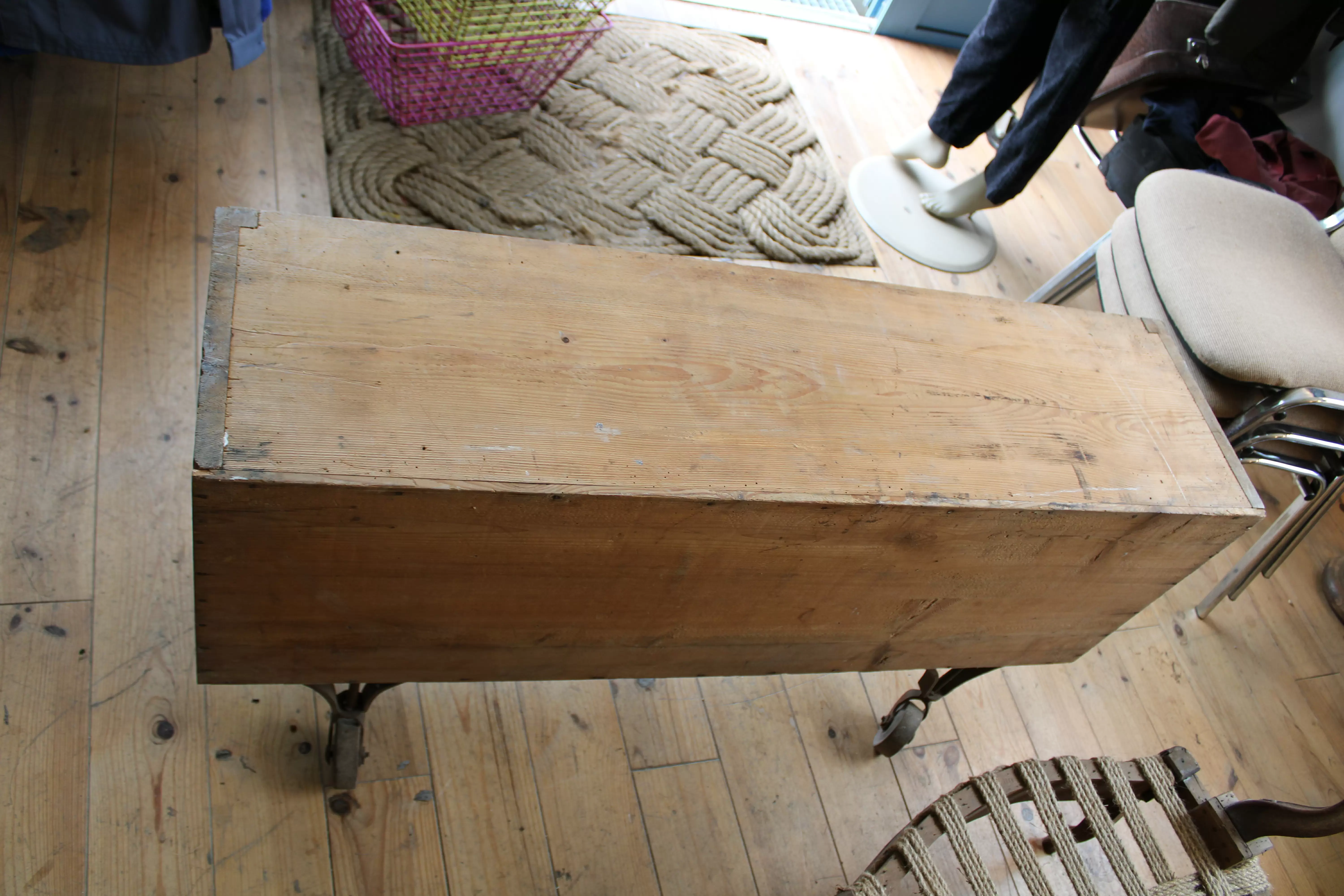 Upcycling recycled TV cabinet | Brikbroc, online flea market